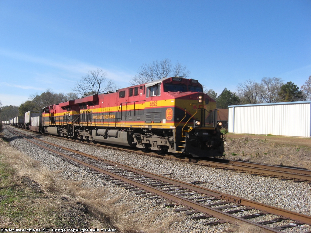 KCS EB intermodal train (NS #220)